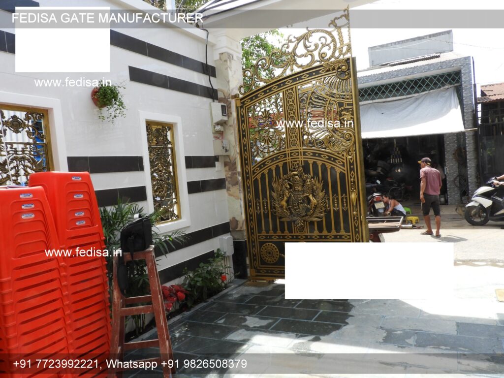 Boundary Wall Design With Gate Lohe Wale Gate Gate Design Latest 2020 ...